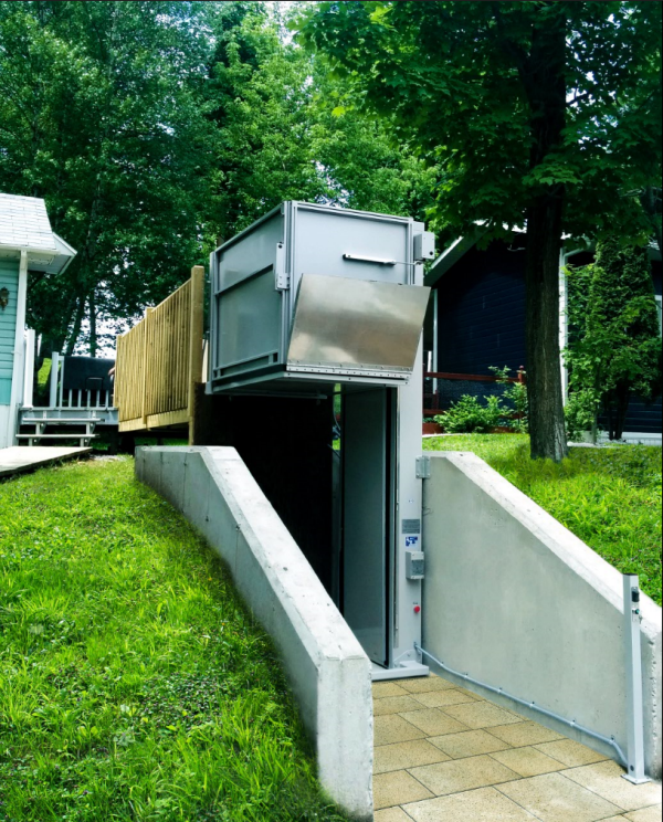 Hercules II DC 750 Residential Vertical Platform Lift | AmeriGlide