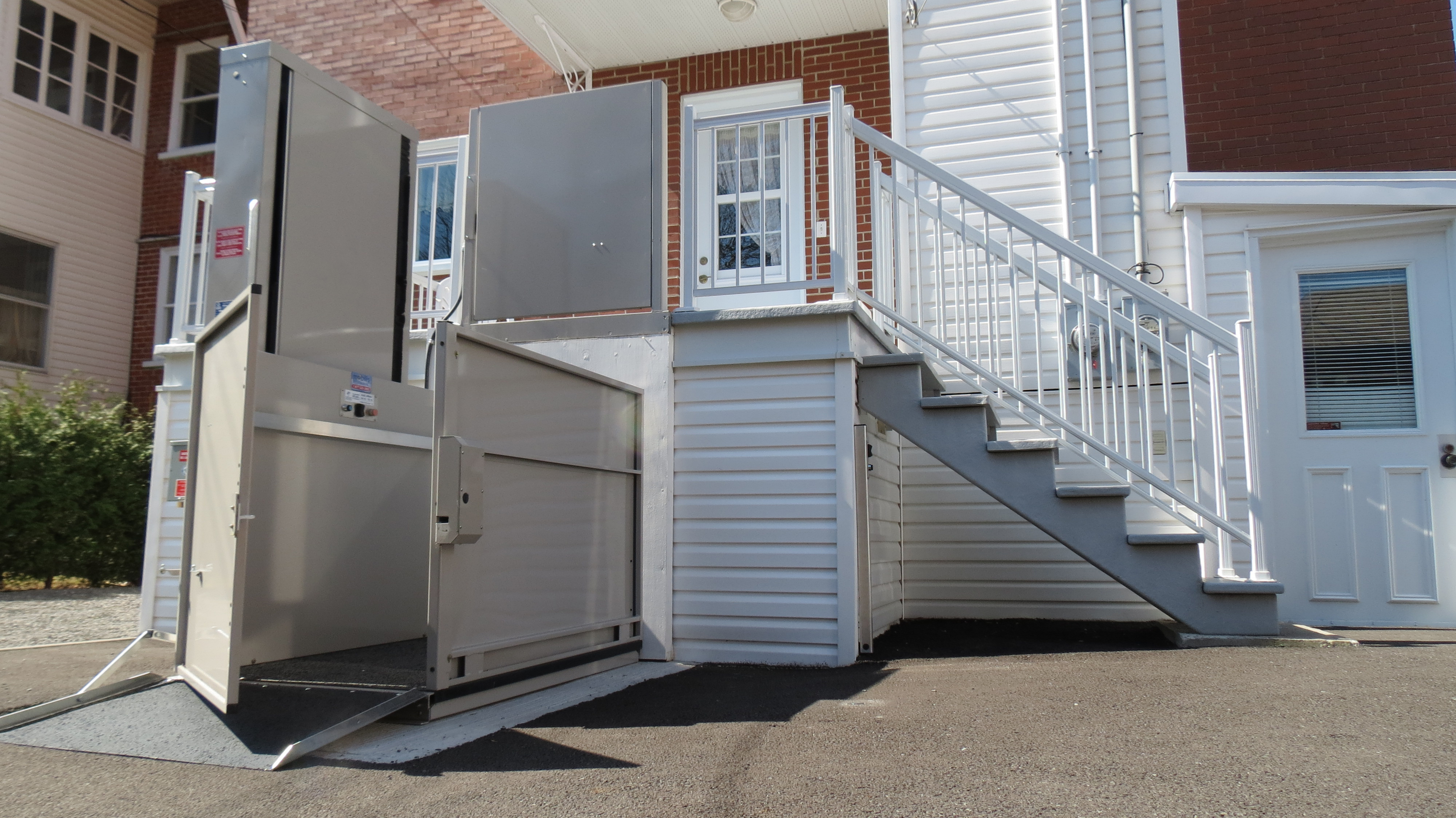 AmeriGlide's Vertical Platform Lifts
